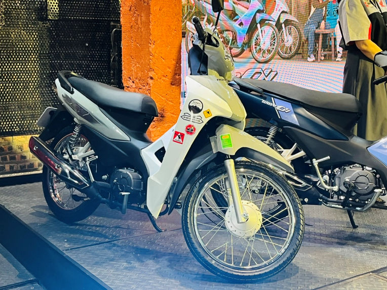 Wave Alpha phiên bản Cổ điển có thiết kế mới ra mắt cùng Super Cub 125 bổ sung màu mới